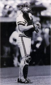 Best Left Handed Catchers Mitts - Our Top Picks [2024 Season]